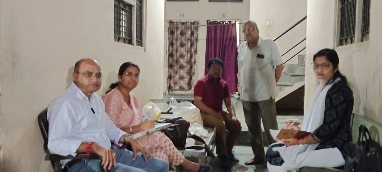 हरदा - खाद्य विभाग ने गोयल ट्रेडस से लिए मावे के सेम्पल। - Harda Express